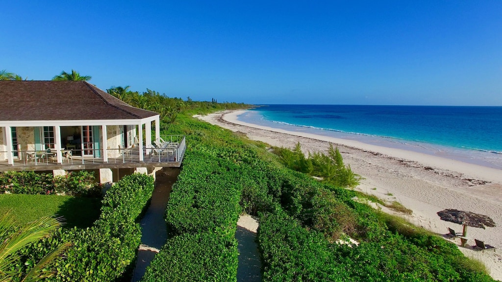 beachfront vacation house Harbour Island | Coconut Beach House