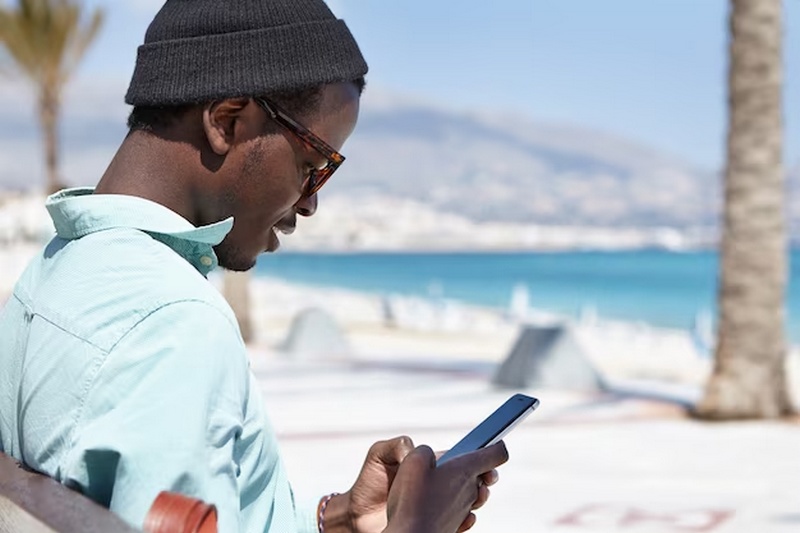 Cell phones in Harbour Island and Bahamas. Harbour Island guide.